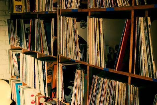 The Vinyl Library - ./mediateletipos)))