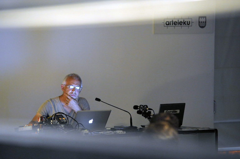 Peter Cusack: Usos y abusos del agua - ./mediateletipos)))